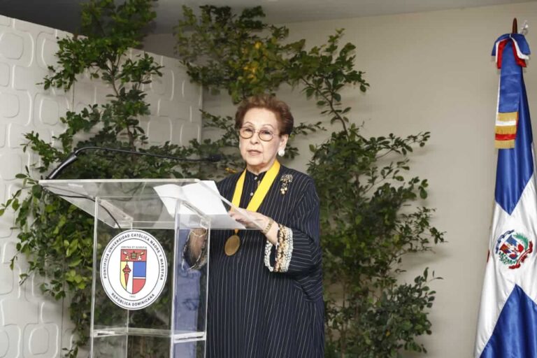 Pucmm otorga medalla de honor Mater et Magistra a Xiomara Dájer de ...